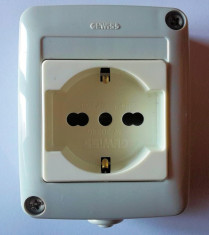 Priza aparenta PT 2P+PE 250V 16A Gewiss GW20246 GW27002 | arhiva Okazii.ro