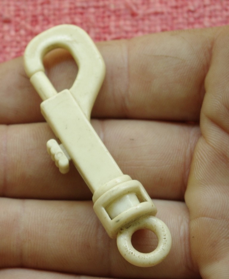 carabiniera din plastic pentru breloc / chei - perioada comunista ...