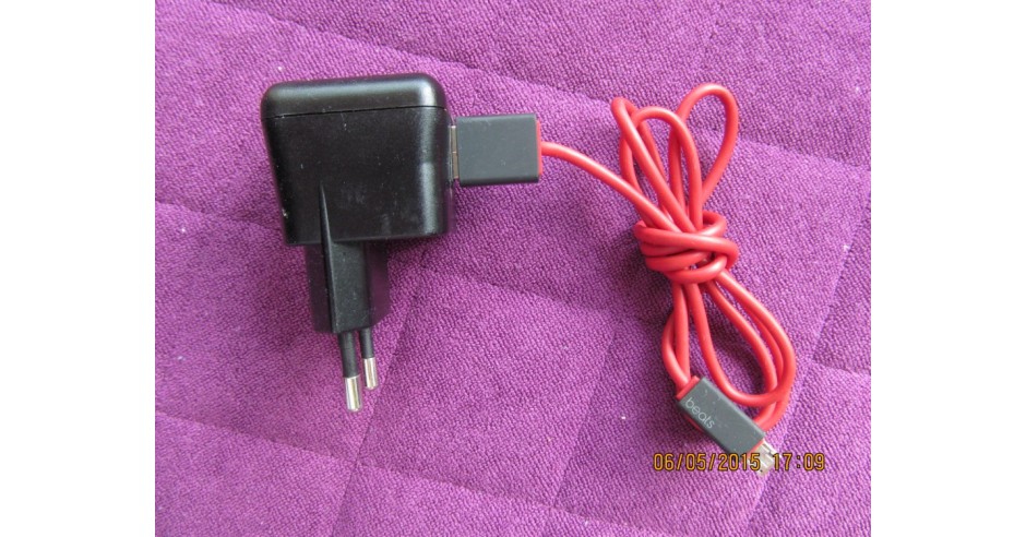 BEATS Incarcator + cablu Original 5V-2.1A cu micro Usb | arhiva Okazii.ro