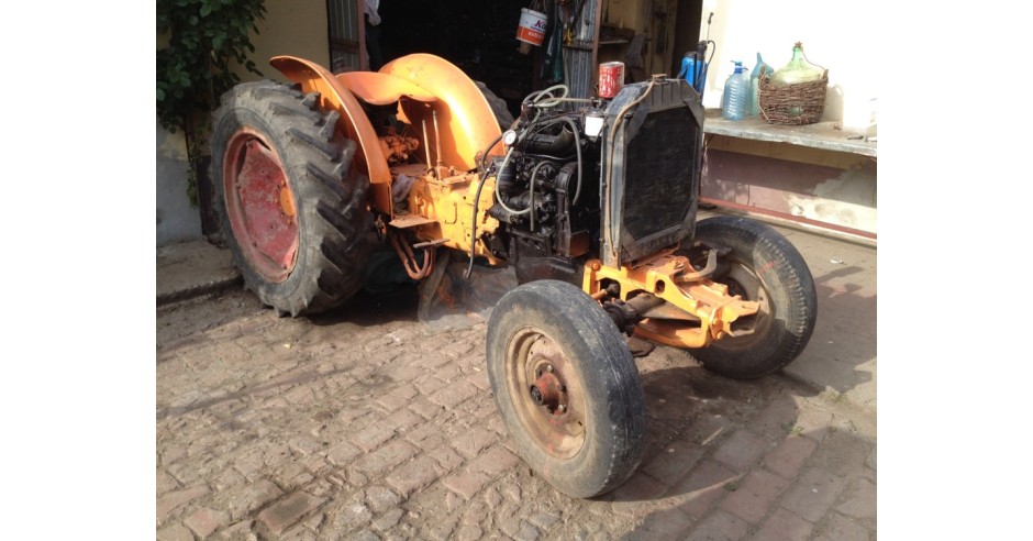 Vand tractor U445 incomplet | arhiva Okazii.ro