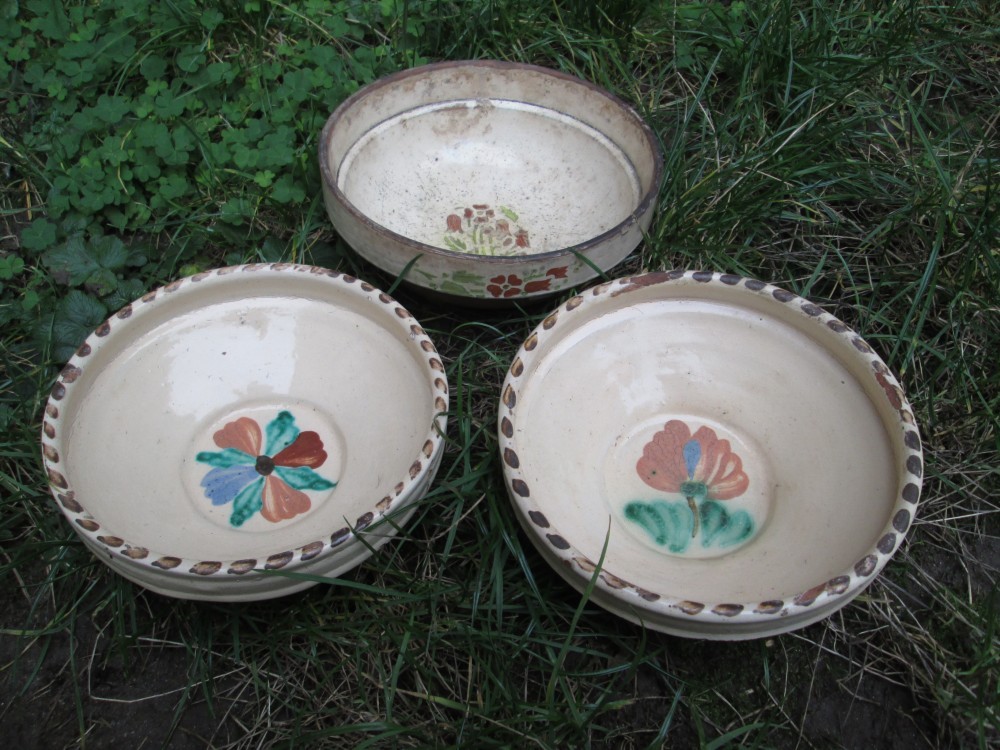 Lot de 3 castroane ceramica vechi ceramica veche , farfurii lut ...