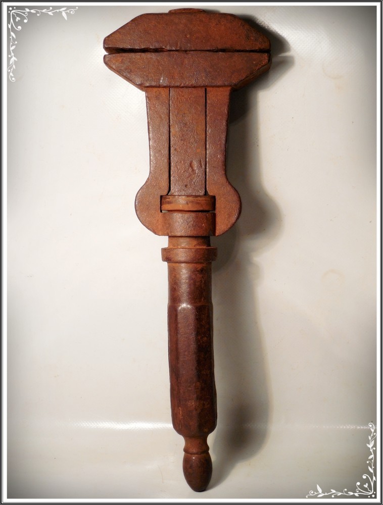 CHEIE FRANCEZA - MARE, VECHE ?I FUNC?IONALA - ANII 1920, FIER MASIV - 2 ...