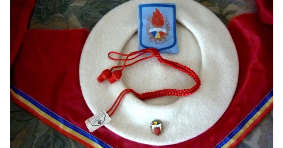 UNIFORMA PIONIER | arhiva Okazii.ro