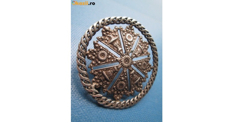 BROSE VINTAGE si VECHI. Brosa veche metal argintat cu design deosebit ...