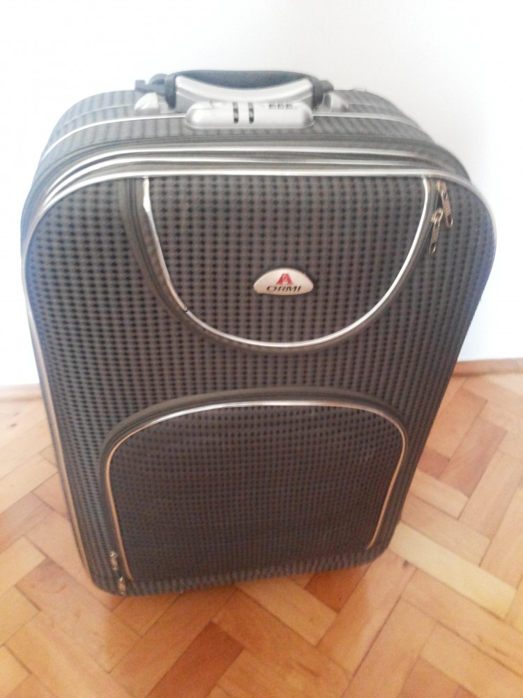 Valiza-troler cu cifru ,roti si maner retractabil 'Ormi" | arhiva Okazii.ro
