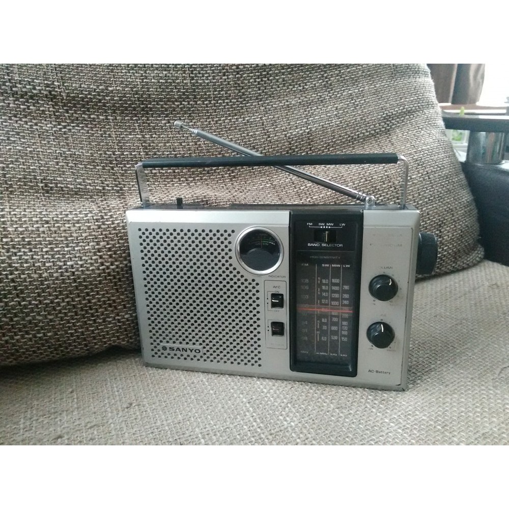 Radio portabil vintage Sanyo RP 8260 um, stare excelenta. | arhiva ...