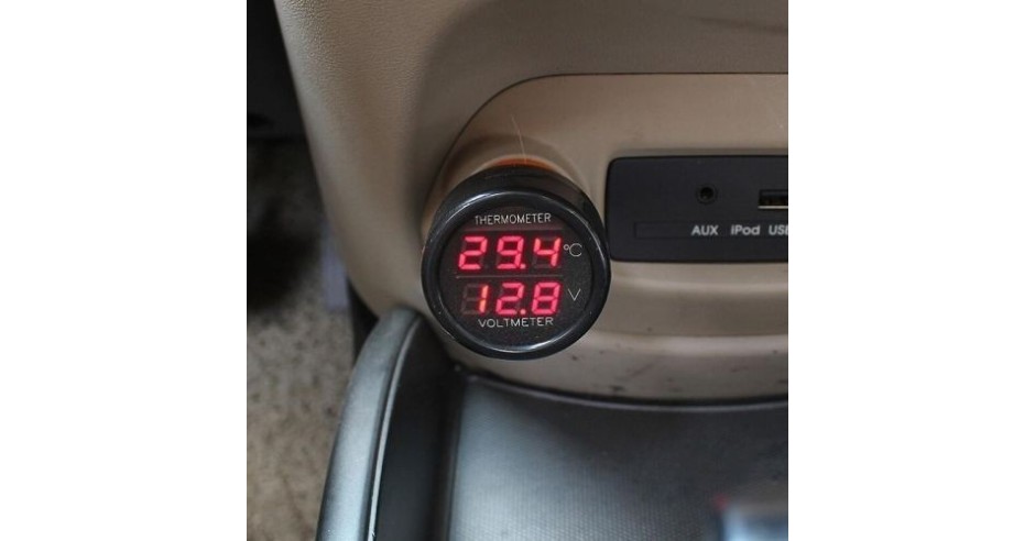 Voltmetru Digital si Termometru auto 12V/24V | arhiva Okazii.ro