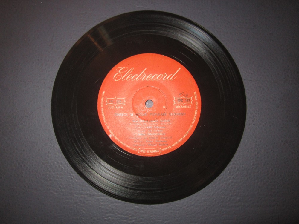 disc vechi mic cu coperta originala cantece si jocuri populare ...