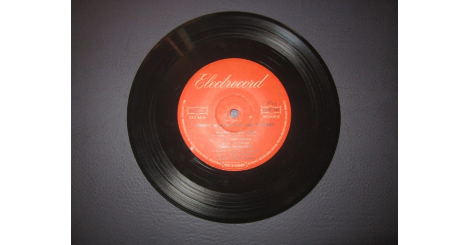 disc vechi mic cu coperta originala cantece si jocuri populare ...