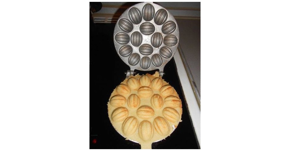 Forma de nuci prajituri cu 16 gauri | arhiva Okazii.ro