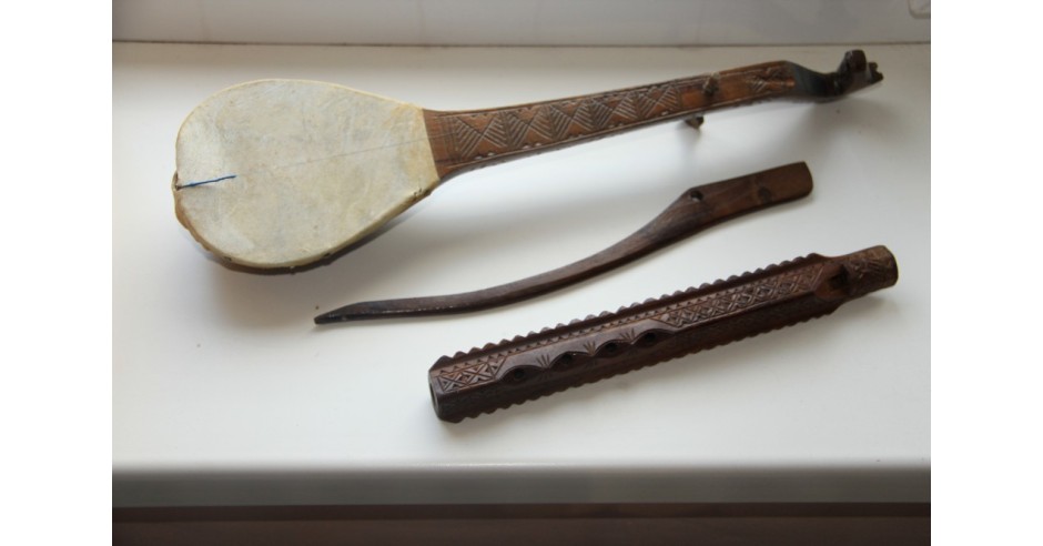 Fluier inedit si Gusla (instrument tarditional sarbesc) | arhiva Okazii.ro