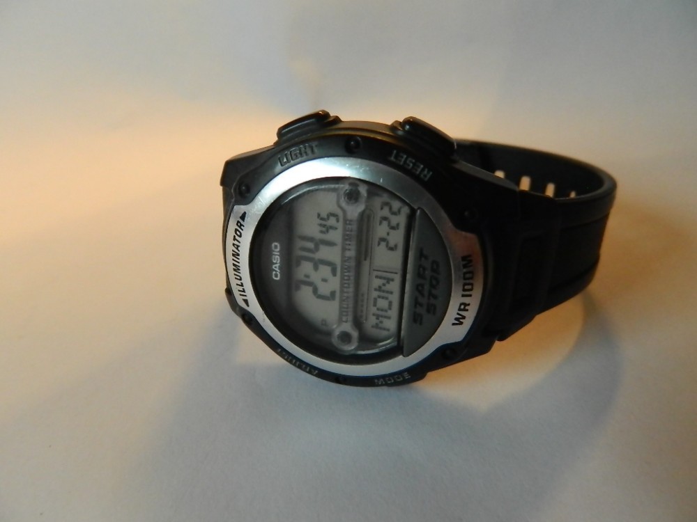 Ceas CASIO world time , iluminator alarma | arhiva Okazii.ro