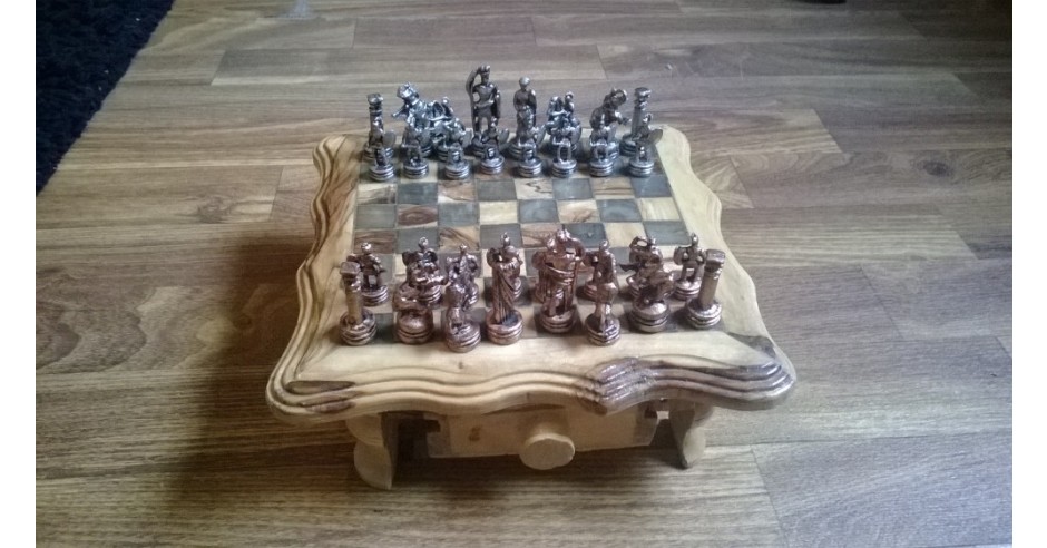 TABLA DE SAH VINTAGE DIN LEMN CU 32 PIESE DIN METAL ZINC IN FORME DE ...