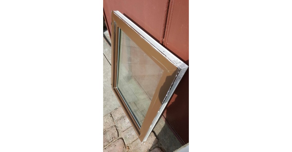 Vand geam rabatabil, de culoare maro, din termopan | arhiva Okazii.ro