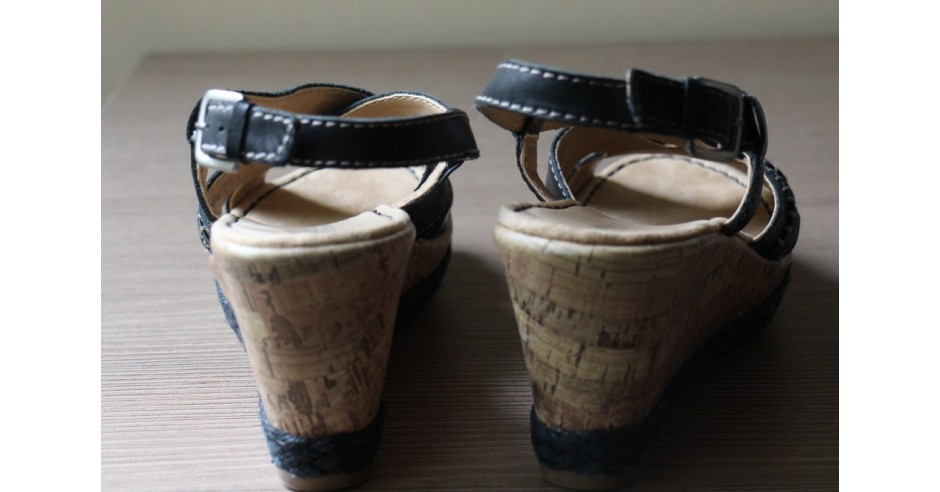 Sandale noi, piele naturala, Naturalizer (gen Musette) | arhiva Okazii.ro