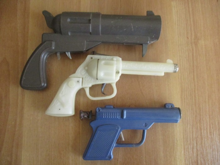 JUCARII ROMANESTI, PISTOALE VECHI, JUCARII COMUNISTE | arhiva Okazii.ro