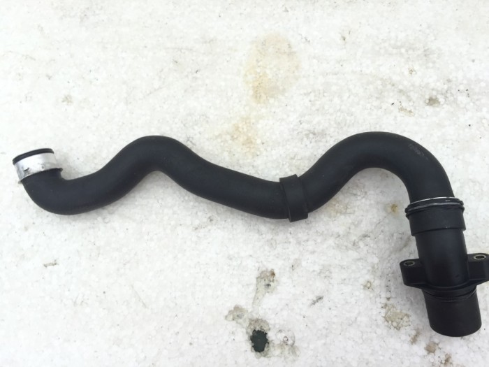 Furtun radiator apa Mercedes C-classe w203 C180 Kompresor A2035015782 ...