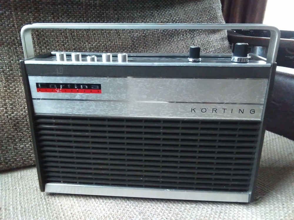 Radio portabil vintage Korting Cortina, stare excelenta. | arhiva Okazii.ro
