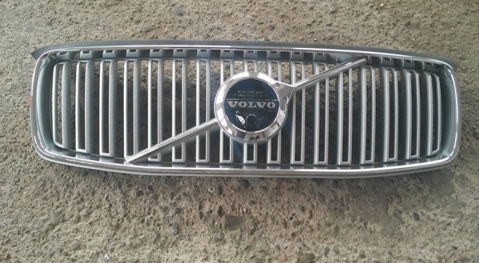 Grila fata Volvo 31425934 | arhiva Okazii.ro