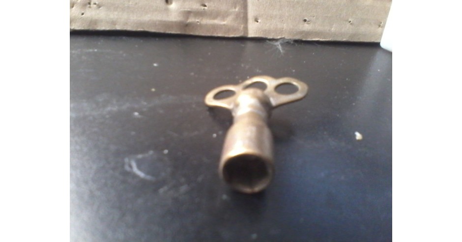 bnk div Cheie veche nemarcata | arhiva Okazii.ro