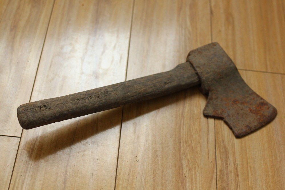 Topor vechi militar toporisca veche de armata | arhiva Okazii.ro