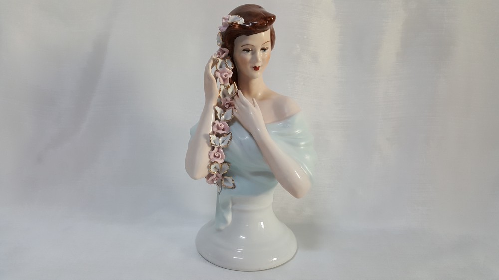 BIBELOU VECHI PORTELAN ROMANESC APULUM - FATA, DOAMNA | arhiva Okazii.ro