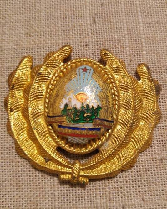 Insigna militara cu stema RSR | arhiva Okazii.ro