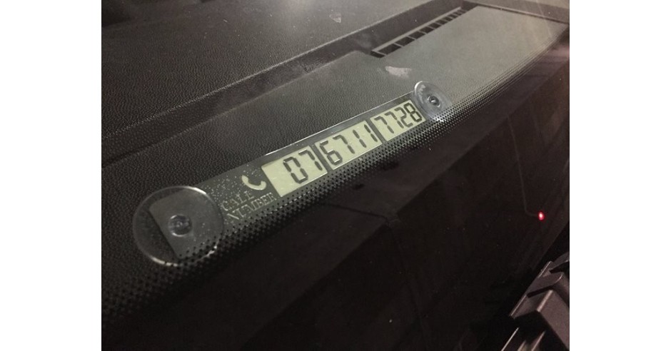 Suport numar de telefon parbriz | arhiva Okazii.ro