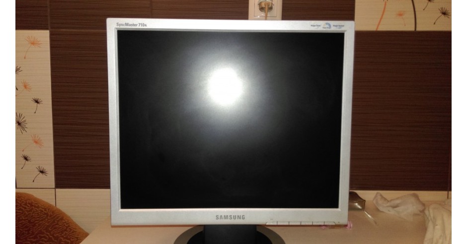 Monitor LCD Samsung SyncMaster 710n | arhiva Okazii.ro