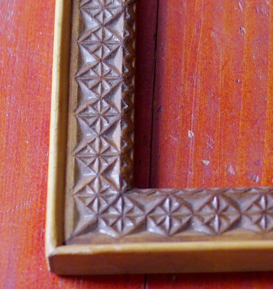 rama din lemn sculptata cu modele traditionale - fotografii / oglinda ...
