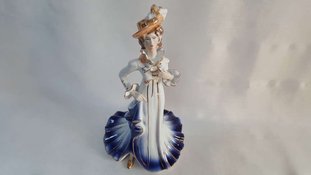 BIBELOU VECHI PORTELAN ROMANESC - FATA, DOAMNA ELEGANTA | arhiva Okazii.ro