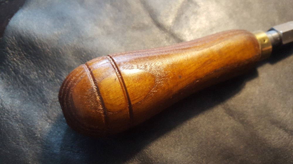 Sula de gaurit pentru cusut piele | arhiva Okazii.ro