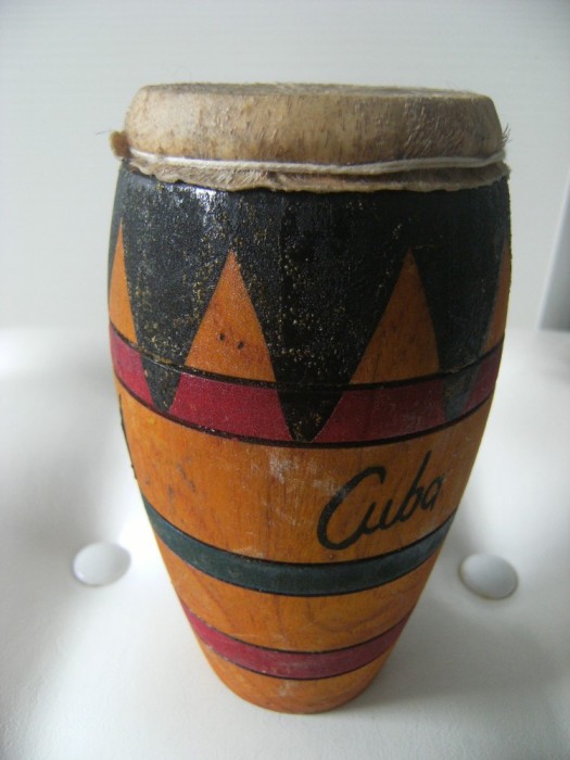 Toba veche/cubaneza din lemn si capac piele naturala,veche,stare ...