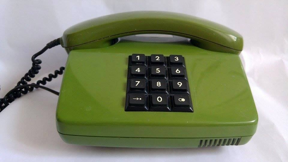 Telefon fix vechi, clasic, cu fir, receptor, butoane mari, anii '80 ...
