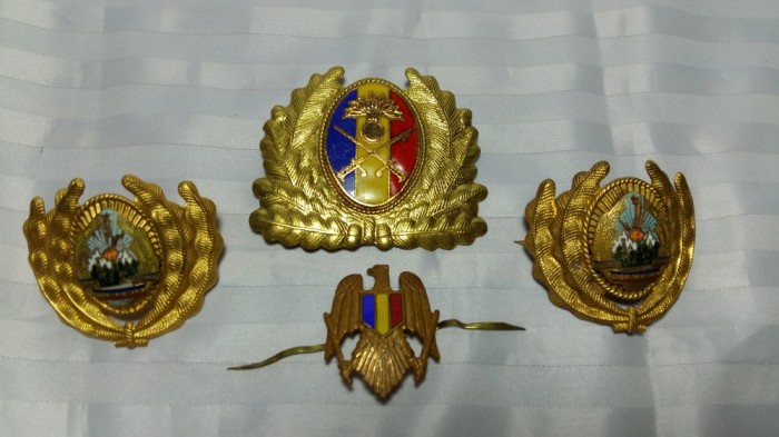 INSEMNE MILITARE ARMATA ROMANA - INAINTE SI DUPA 1989 | Okazii.ro