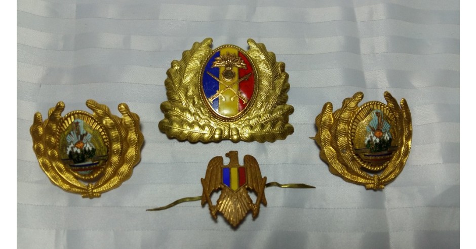 INSEMNE MILITARE ARMATA ROMANA - INAINTE SI DUPA 1989 | Okazii.ro