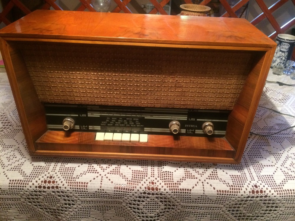 Magnetofon KASTAN si radio vechi ISTRIA | arhiva Okazii.ro