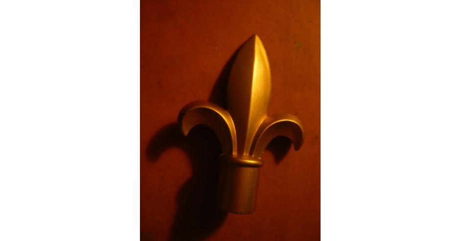 Varf de Steag bronz - Fleur de Lys , h= 11 cm , d.interior = 2 cm ...