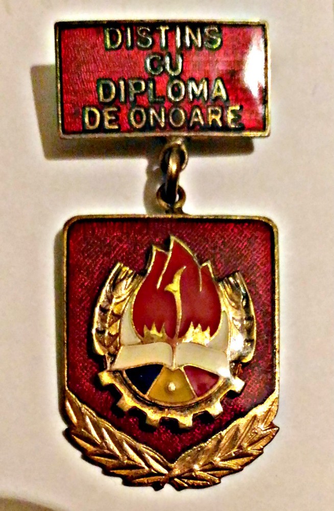 INSIGNA PIONIERI PIONIER DISTINS CU DIPLOMA DE ONOARE LITERE MARI ...