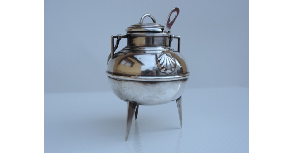 VAS DIN ARGINT PENTRU APA SFINTITA SAU VIN | arhiva Okazii.ro