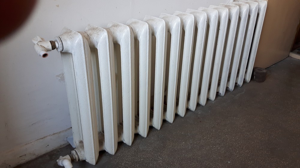 Calorifer fonta 14 elementi cu console de pozitionare si robineti tur ...