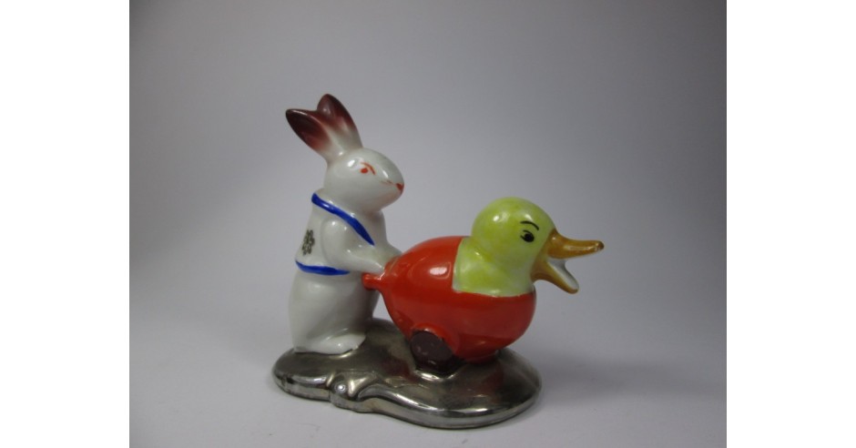 E Bibelou romanesc vechi, Iepure si rata, portelan Iris Cluj, model mai ...