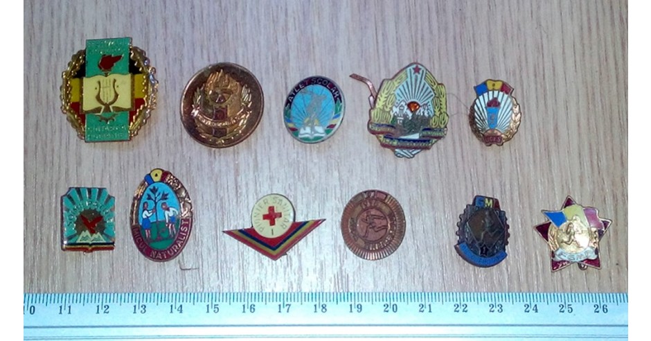 LOT 11INSIGNE /INSIGNA PIONIERI- MICUL NATURALIST, SOIMII PATRIEI ...