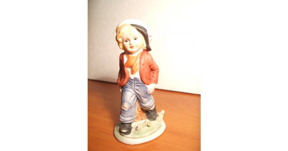 BIBELOU DIN PORTELAN , BAIETEL SCOLAR | arhiva Okazii.ro