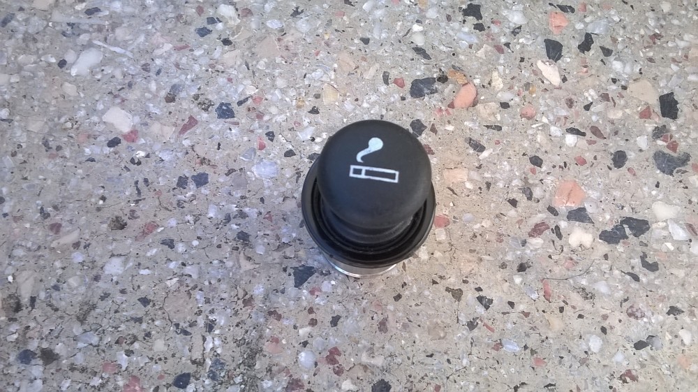 BRICHETA CAPAC DOP AUTO FORD 12V | arhiva Okazii.ro