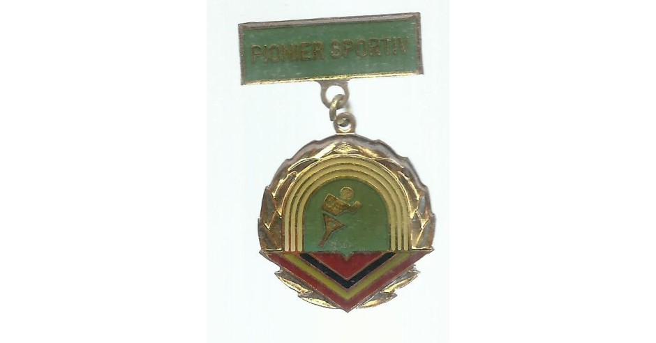 INSIGNA PIONIERI - PIONIER SPORTIV | arhiva Okazii.ro