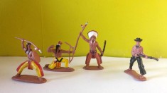 lot 4 figurine: 1 cowboy si 3 indieni, cauciuc, cca 6cm, diorama ...