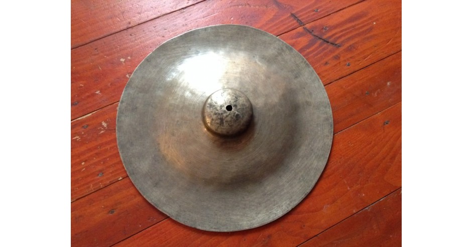 instrument muzical de percutie ---- Cinel vechi / model deosebit ...