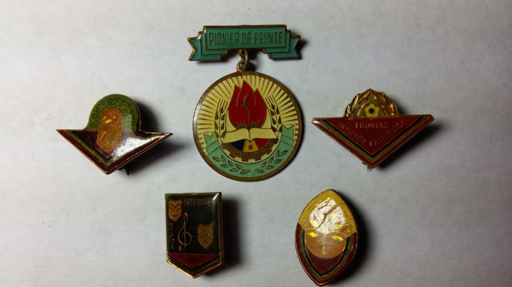 PIONIER - PIONIERI - LOT DE 5 INSIGNE DE PIONIERI | arhiva Okazii.ro