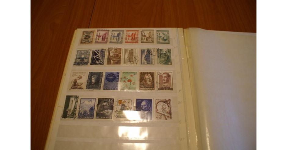 Clasor cu serii si timbre diverse stampilate din Austria perioada 1945 ...